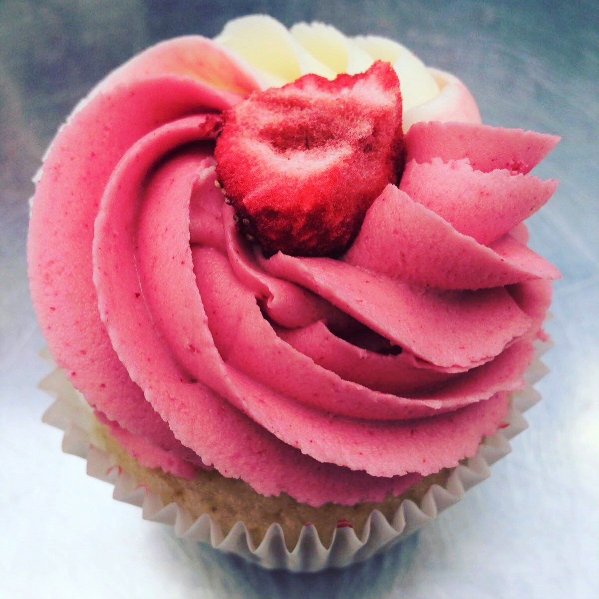 Ms. Cupcake » Strawberry and Cream Cupcake